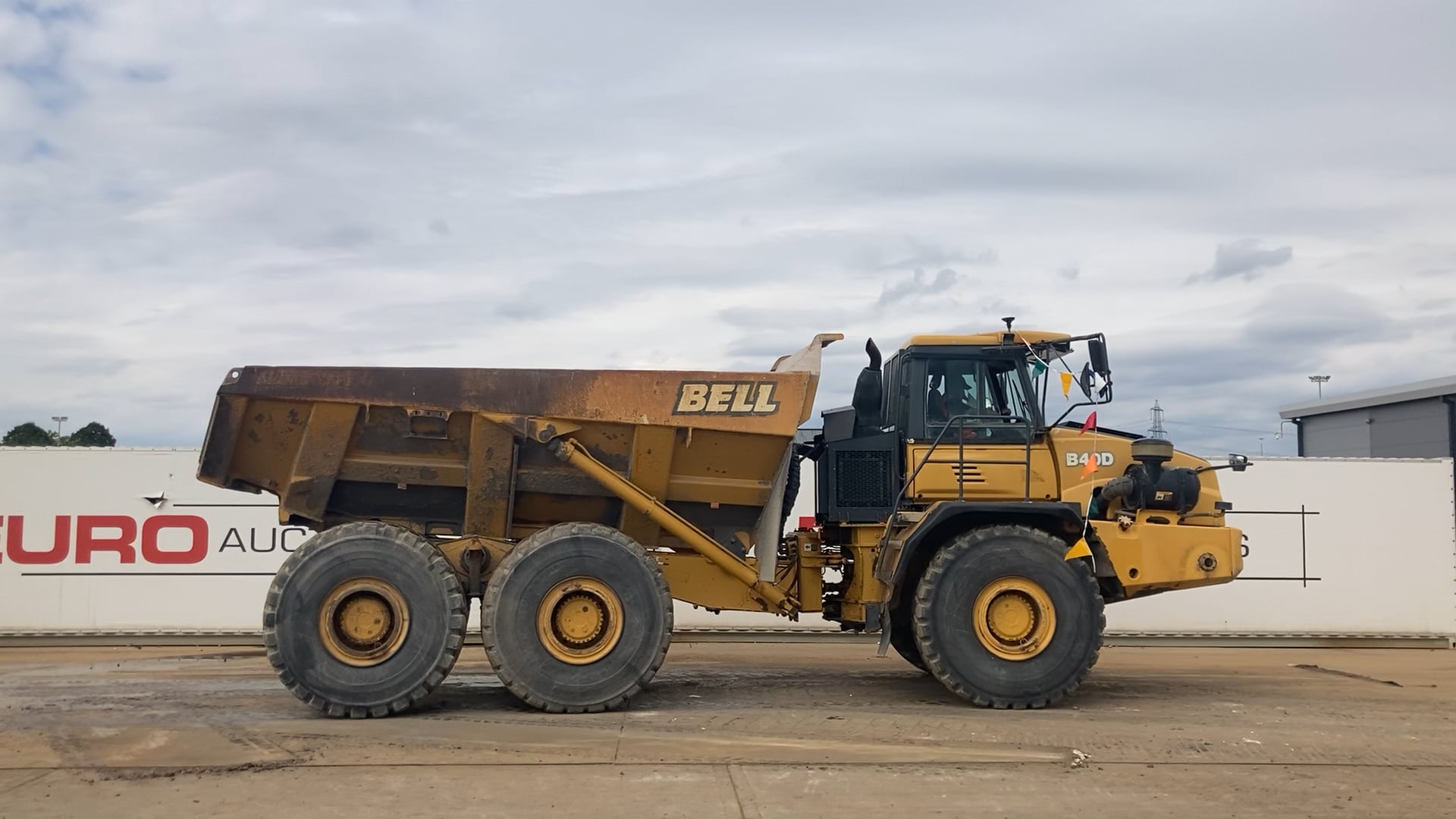 Bell B40D 6x6 Articulated Dumptruck- Leeds August 22 on Vimeo