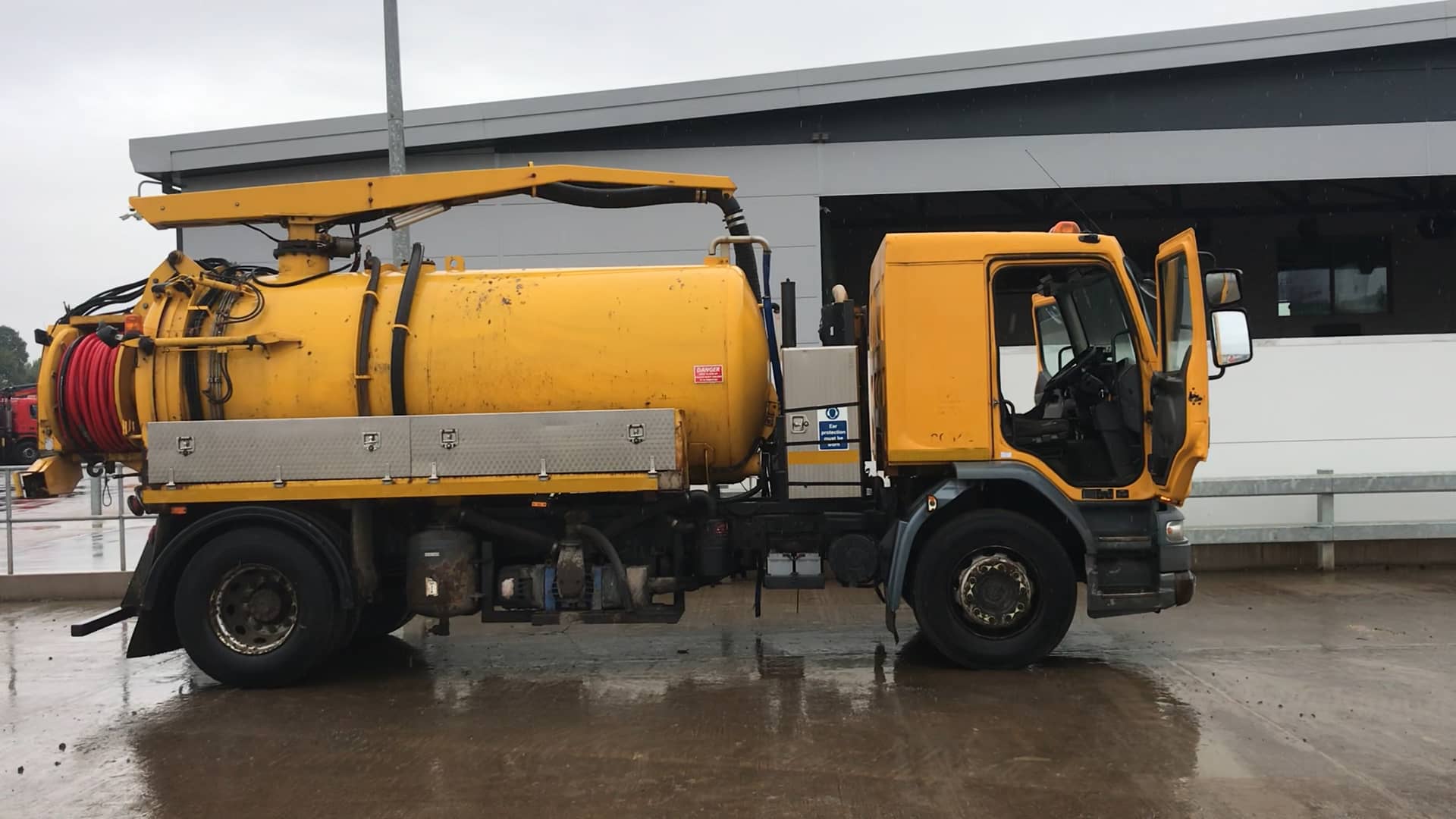 DAF LF55-220 4x2 Gully Sucker Lorry - Leeds August 22 on Vimeo