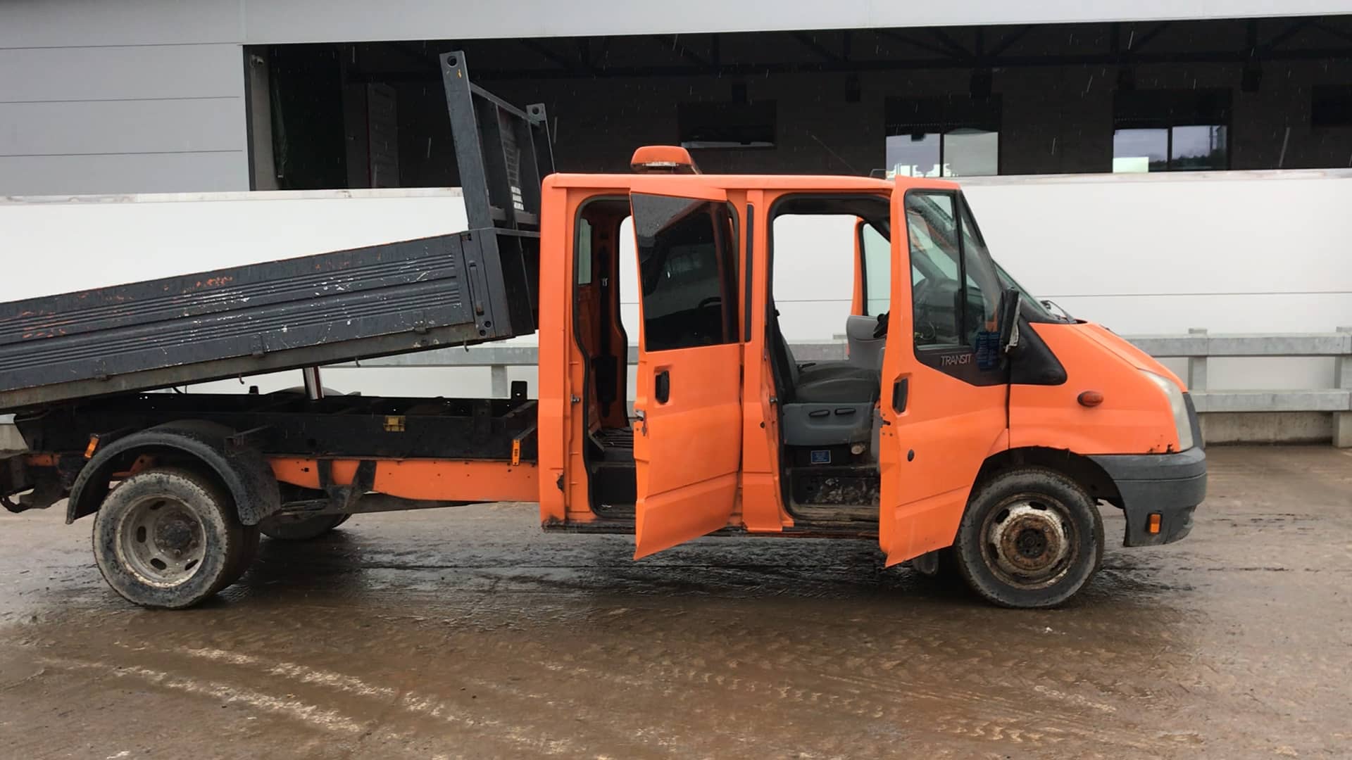 Ford Transit 6 Speed Crew Cab Dropside Tipper - Leeds August 22 on Vimeo