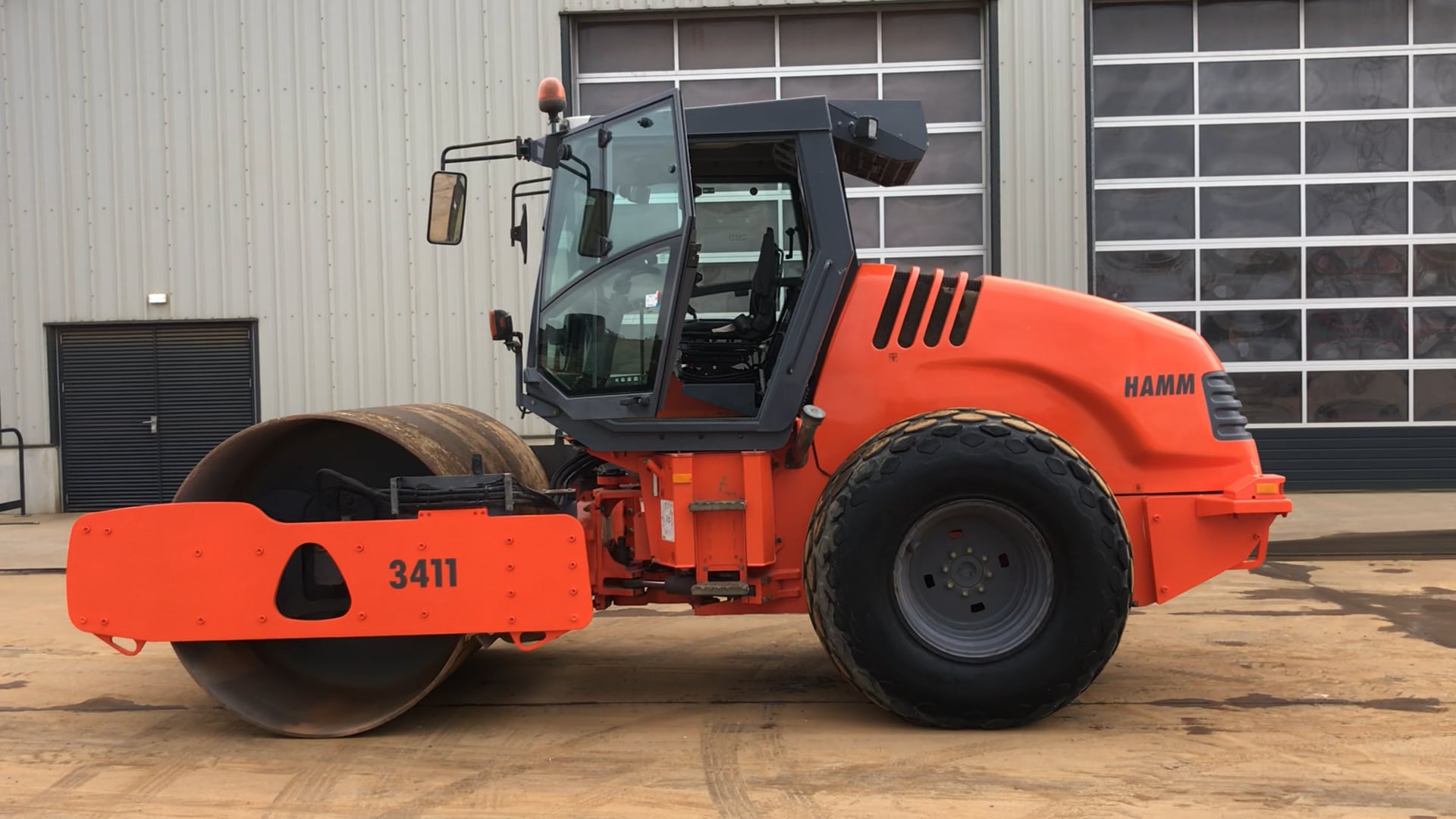 Hamm 3411 Single Drum Vibrating Roller - Leeds August 22 on Vimeo