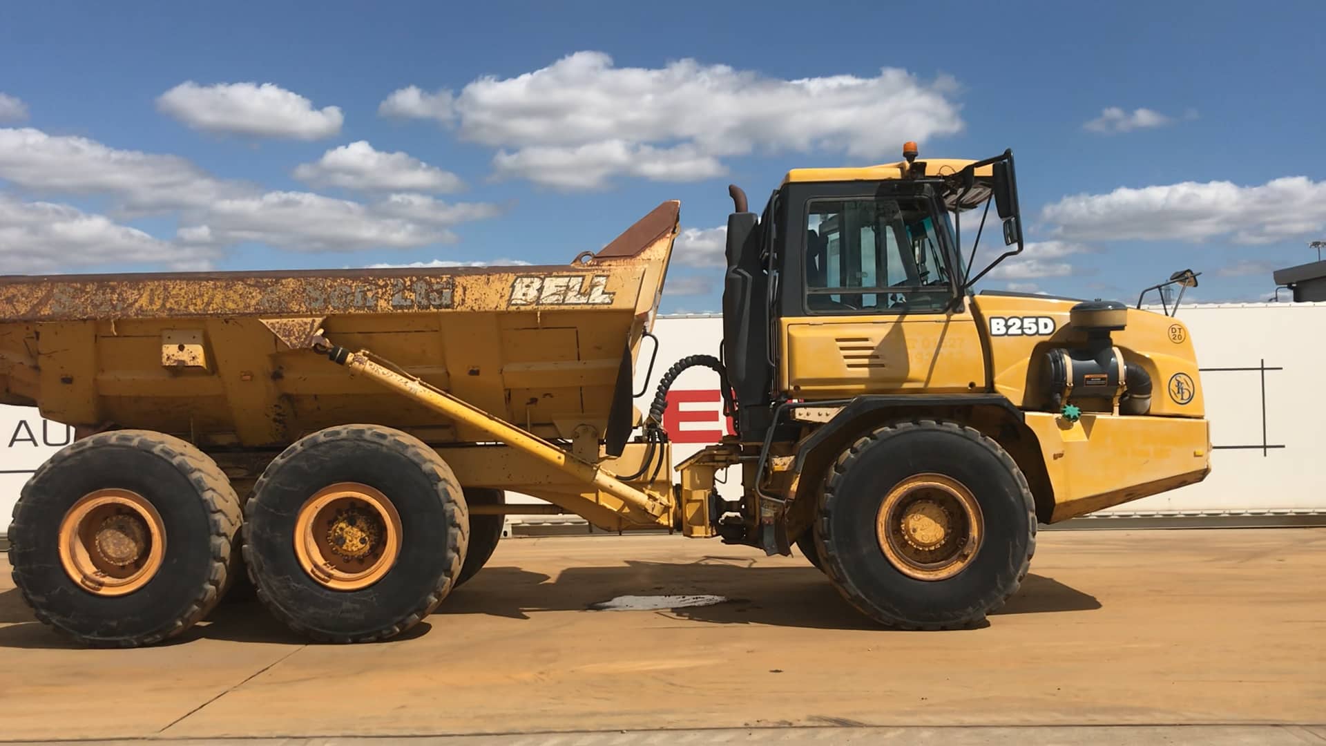 bell-b25d-6x6-articulated-dumptruck-leeds-august-22-on-vimeo