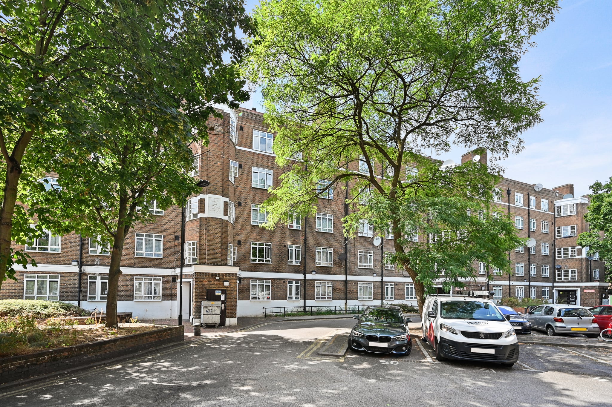 Amber & Co - 2 Bed Flat, Bentinck House on Vimeo