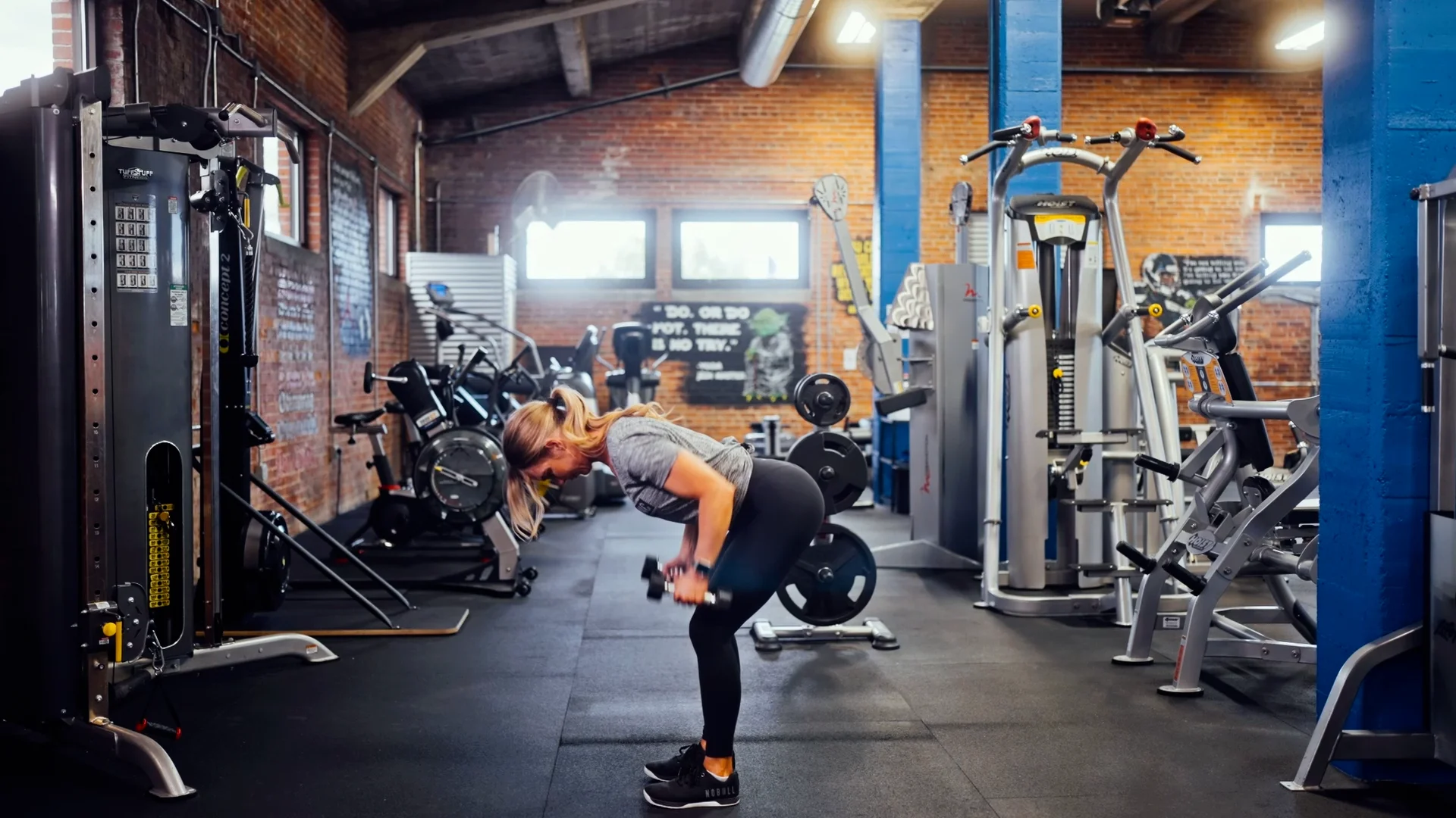 Tricep Dumbbell Kickback - Female