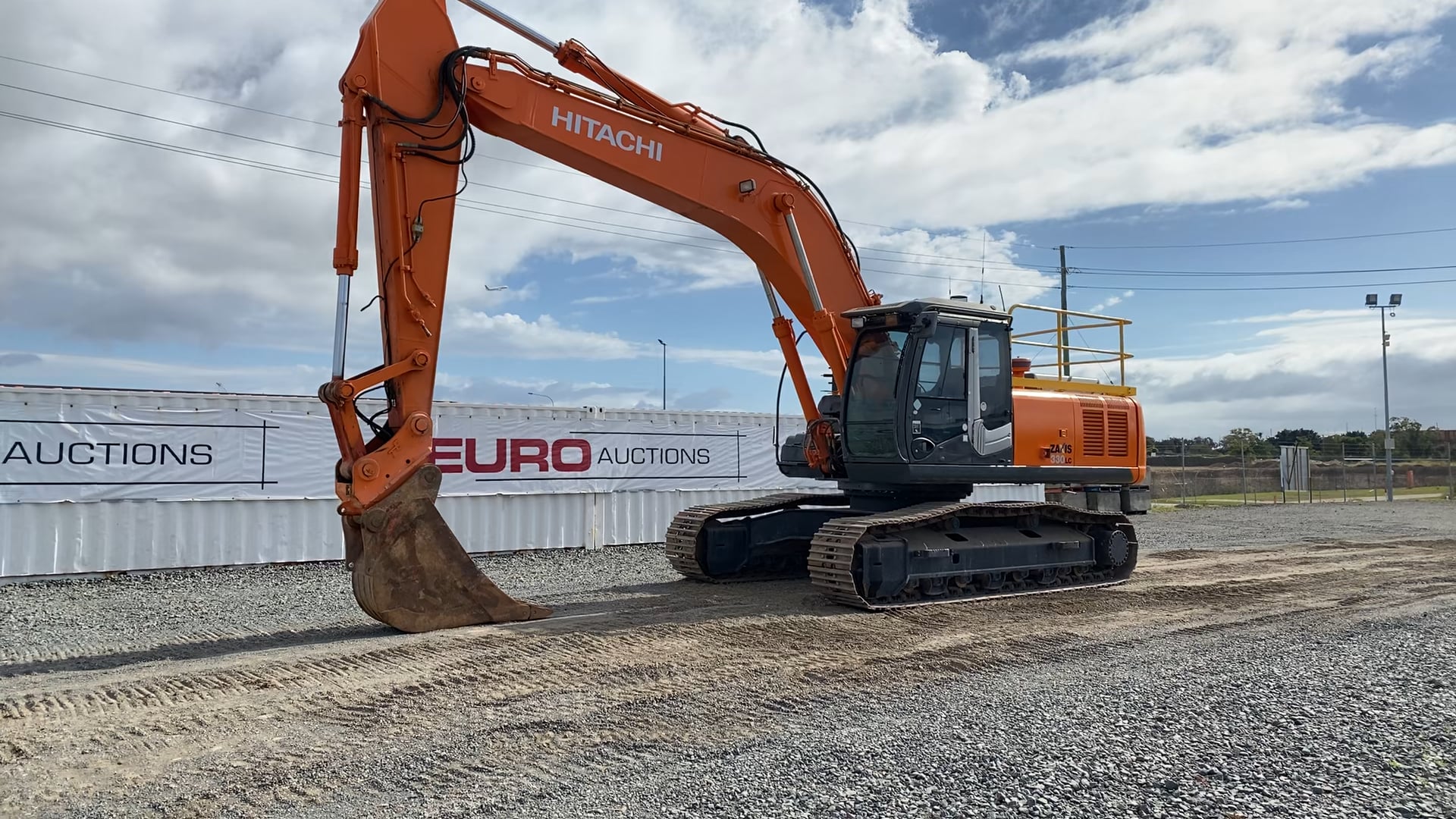 Hitachi ZX330LC-3 - Brisbane August 2022 on Vimeo