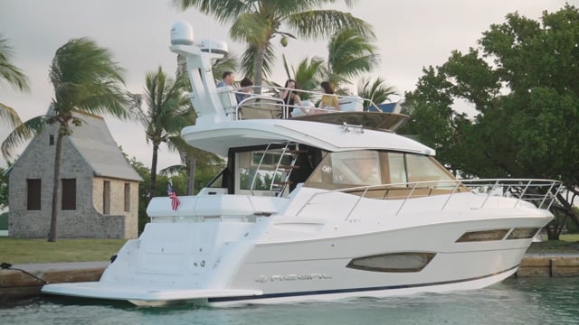 2026 Regal 38 Fly - Talley's Pier 77 Marine