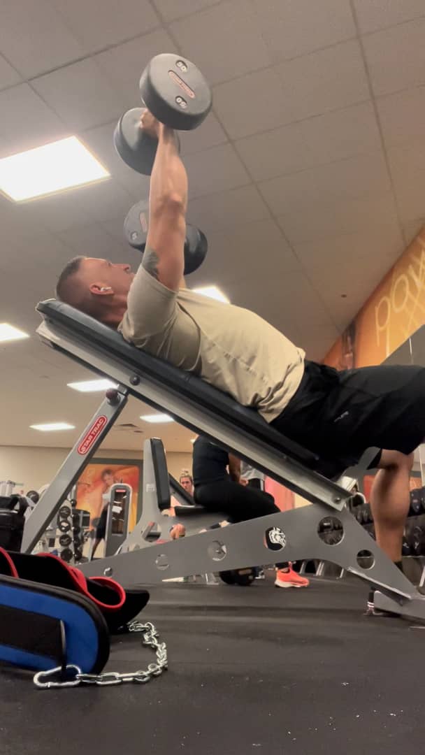 Alternating Incline Dumbbell Press on Vimeo