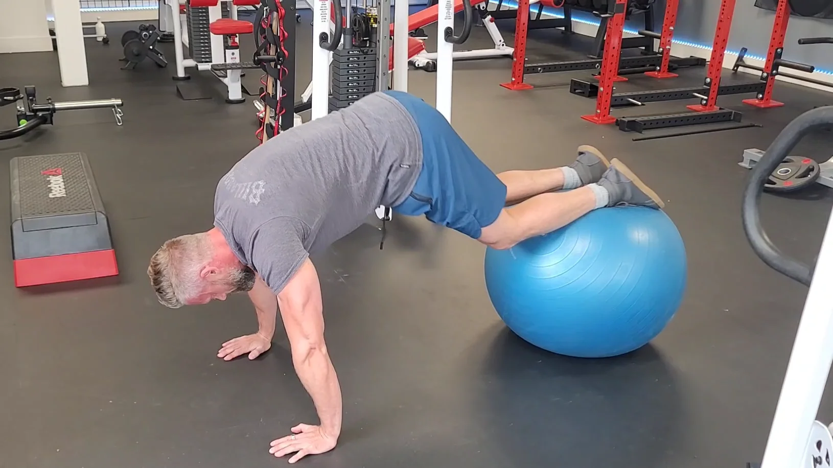 Swiss ball tuck ins on Vimeo