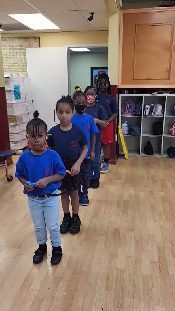 How to pick something up in a ladylike manner Picking Items off the ...