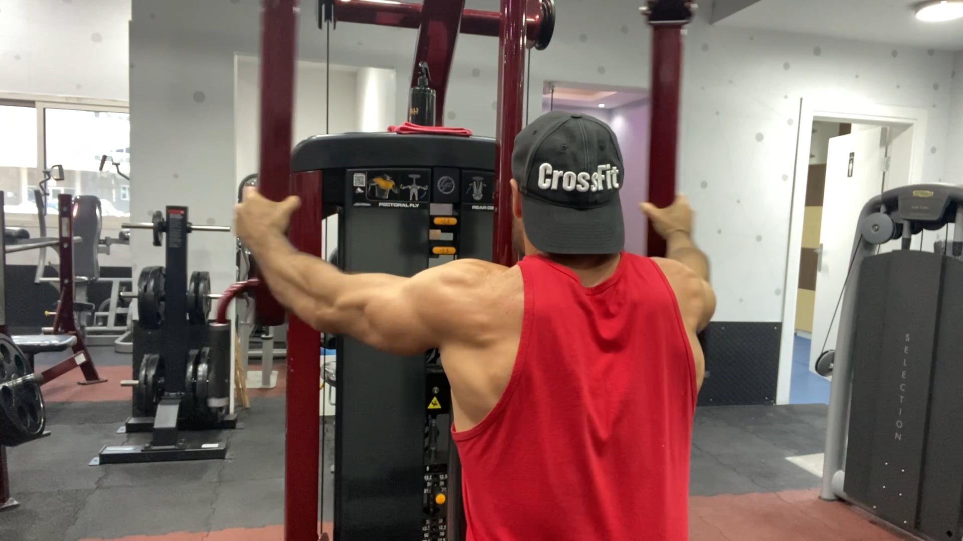 Seated Reverse Fly (High) on Vimeo