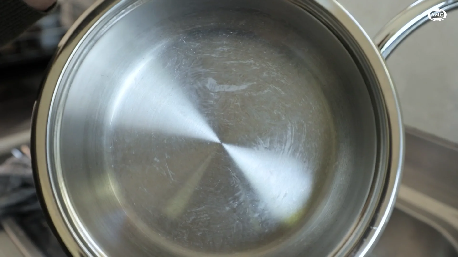 Removing rainbow or white marks from AMC cookware on Vimeo