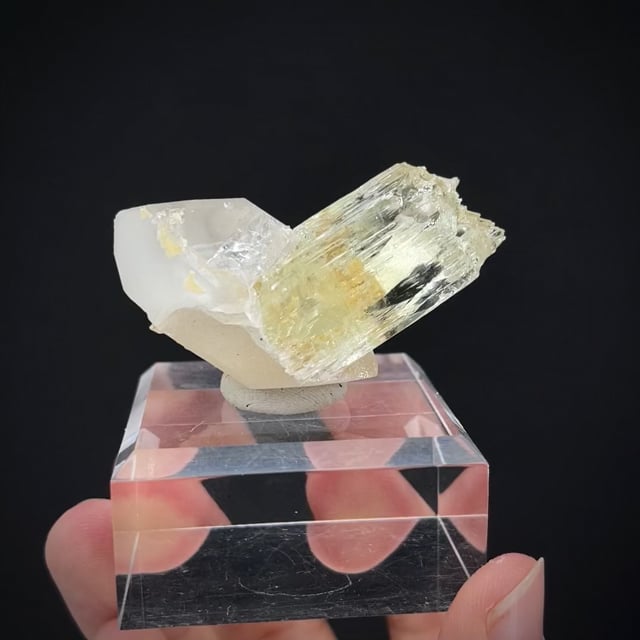 Gem Spodumene on Quartz floater (Meieran Coll.) | Nuristan, Laghman ...
