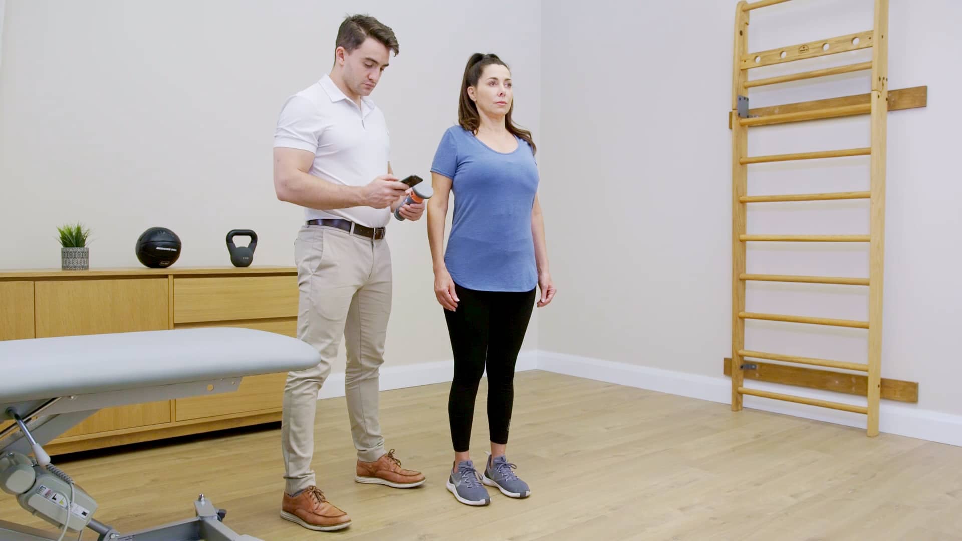 VALD DynaMo Plus Elbow Extension (Standing) Compression Test on Vimeo