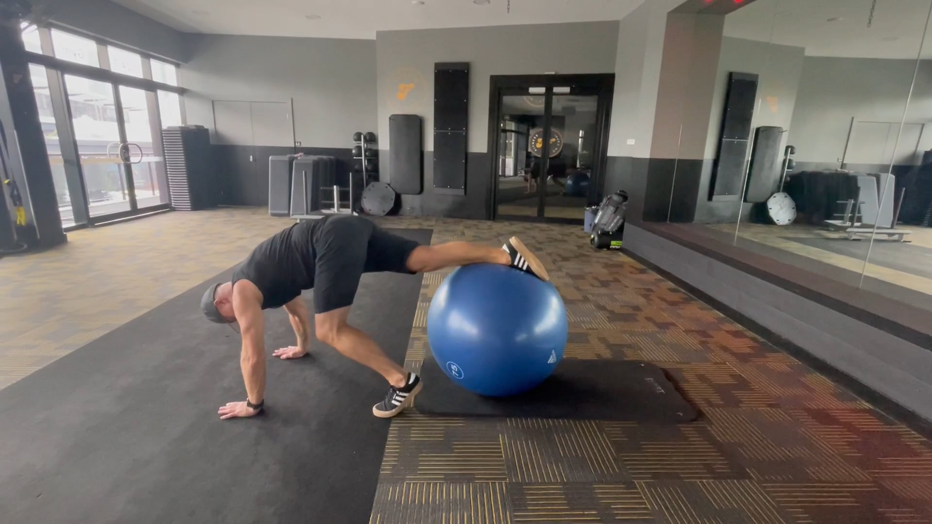 SINGLE LEG FIT-BALL JACKKNIFE-.mp4 on Vimeo