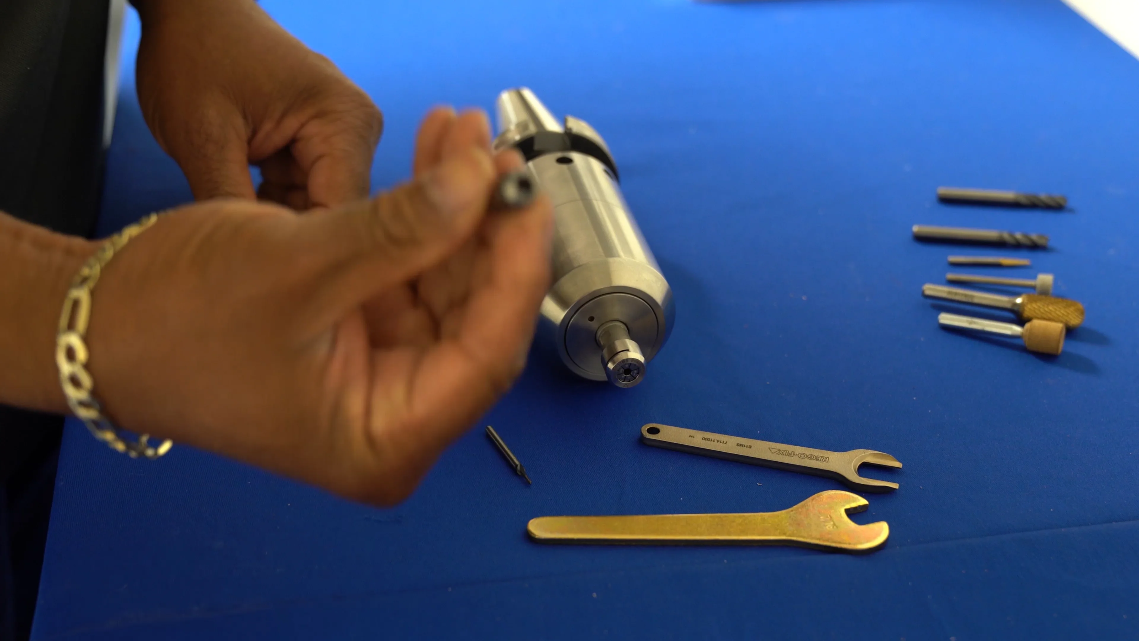 How to Open and Close a Collet