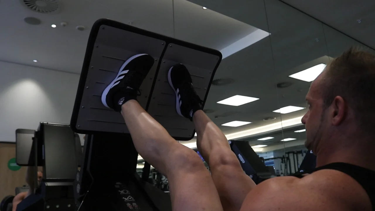 Leg Press Feet Close Toe’s Inwards on Vimeo