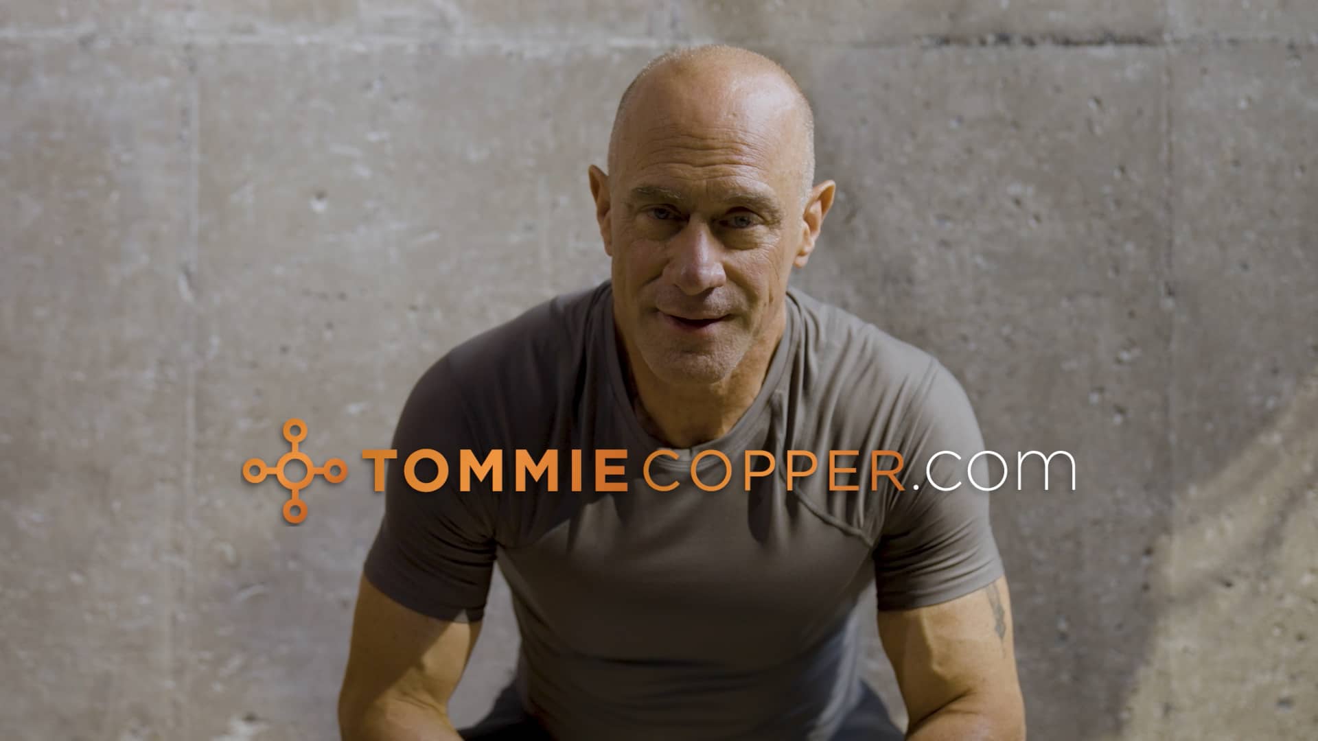 Chris Meloni Fights Pain With Tommie Copper on Vimeo