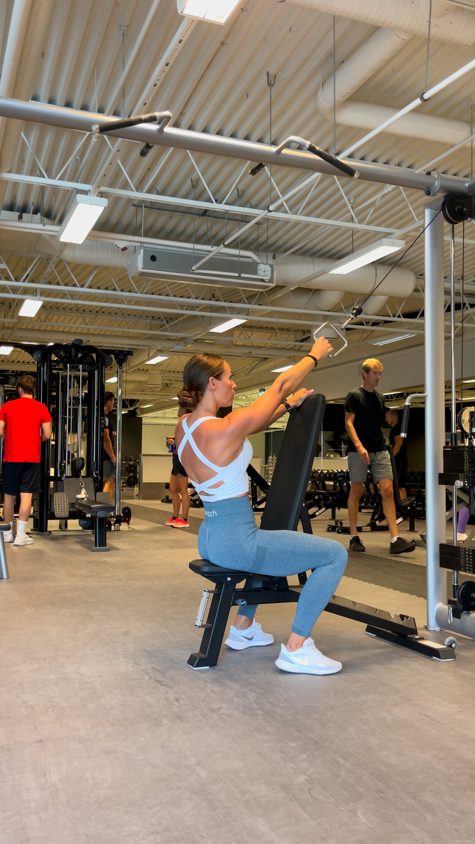 Single arm prone Lat pull down.mov on Vimeo