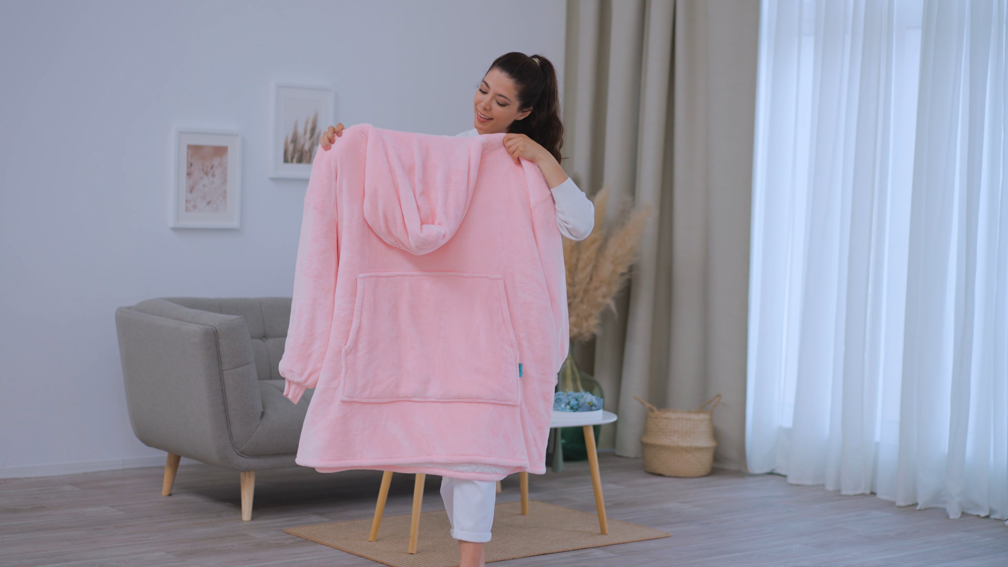 Onesnug Hoodie Blanket Commercial on Vimeo