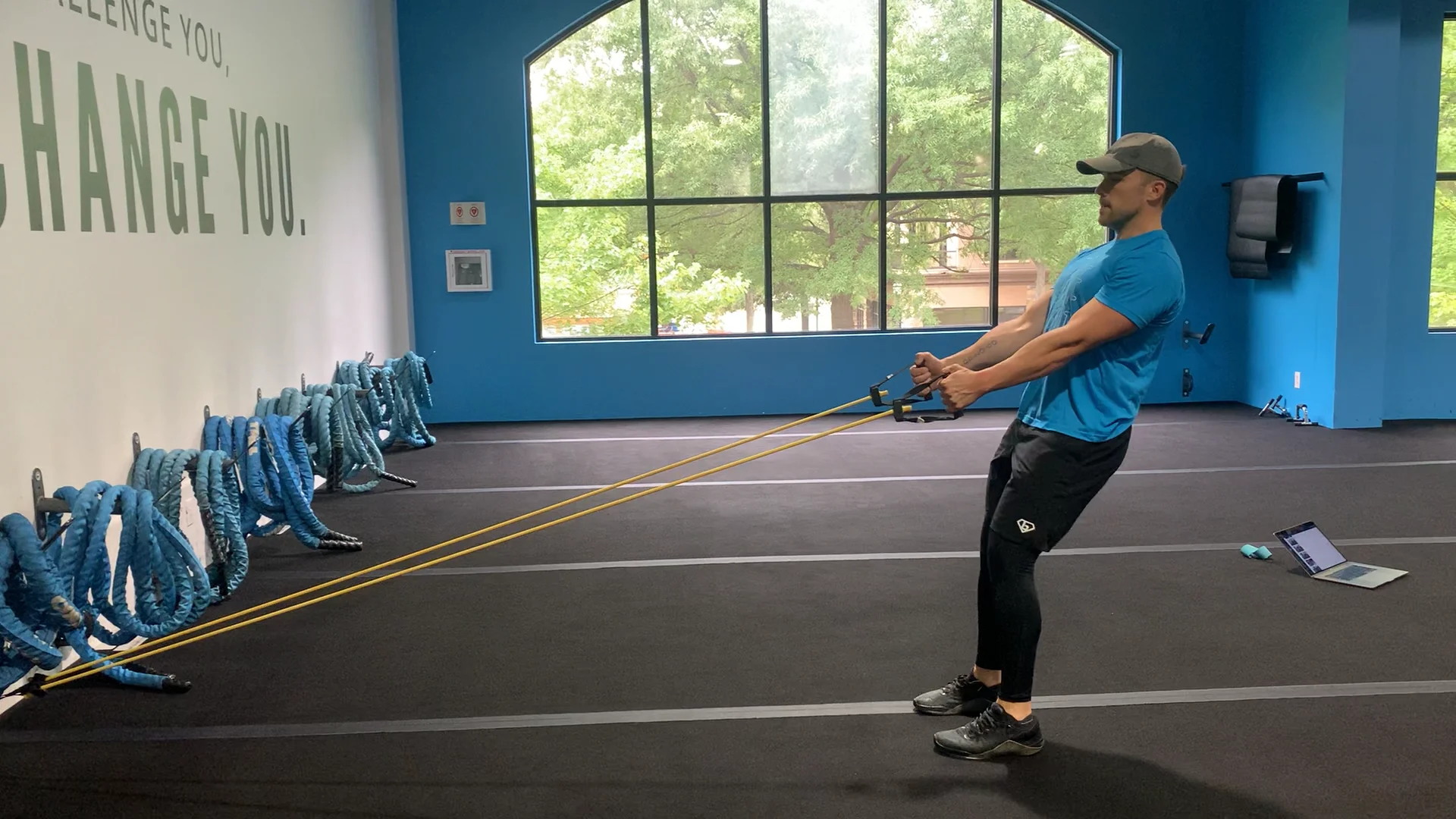 Handled Resistance Band Alternating Reverse Lunge-Row on Vimeo