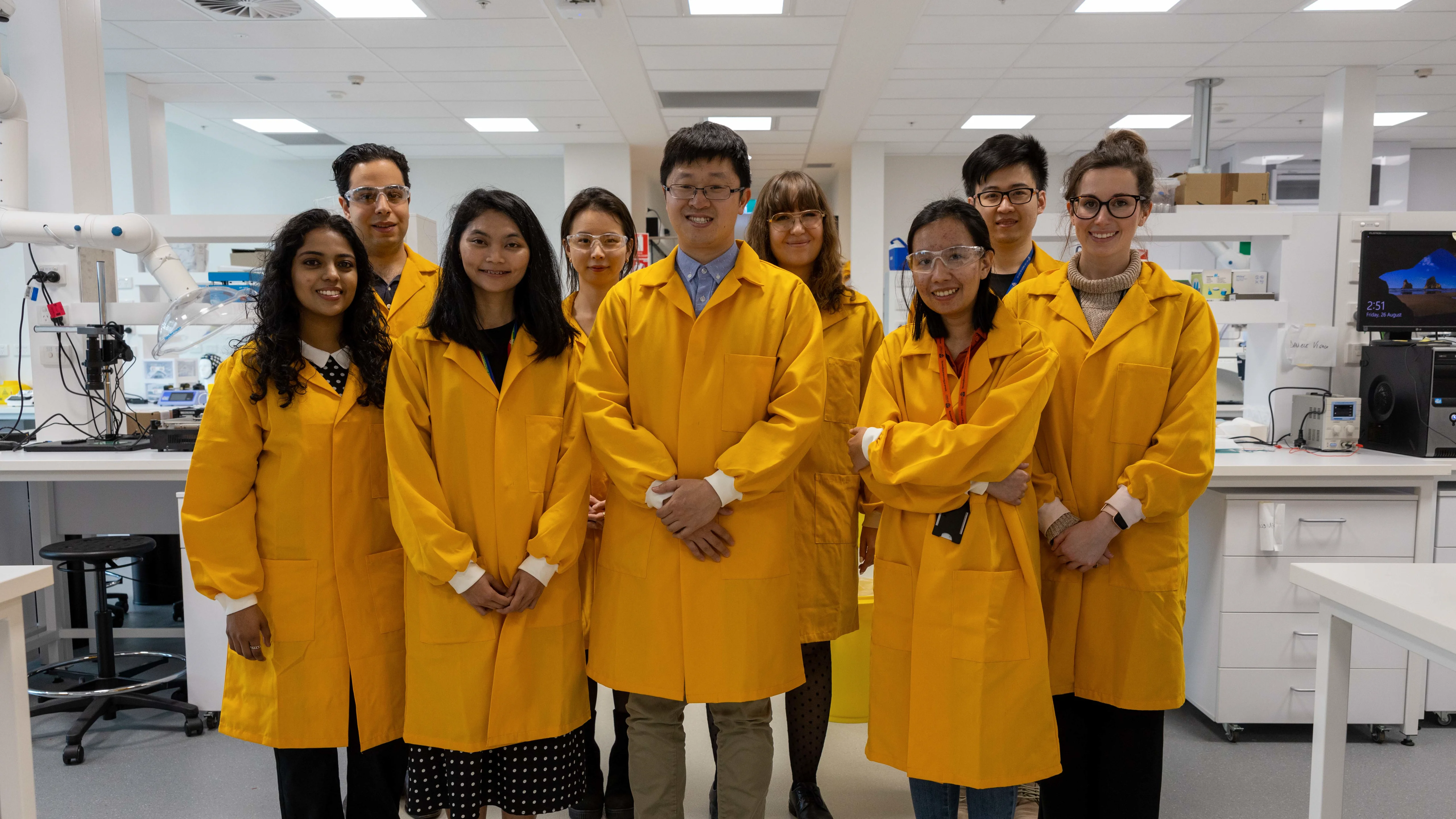 Biomedical micro-device for blood platelet change detection