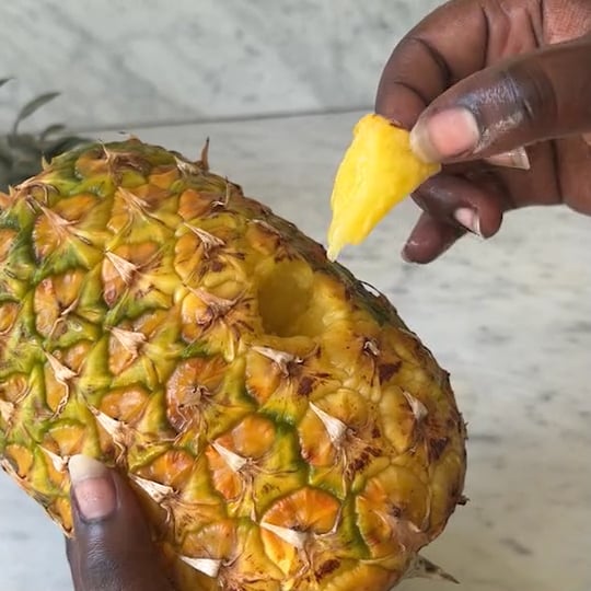 Pineapple lifehack video on Vimeo