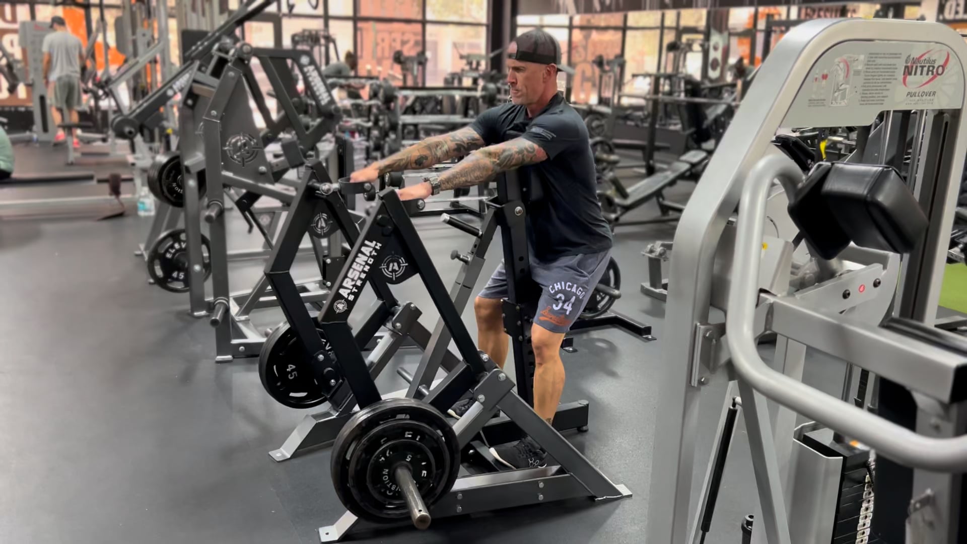Upper Back Focused Machine Row on Vimeo