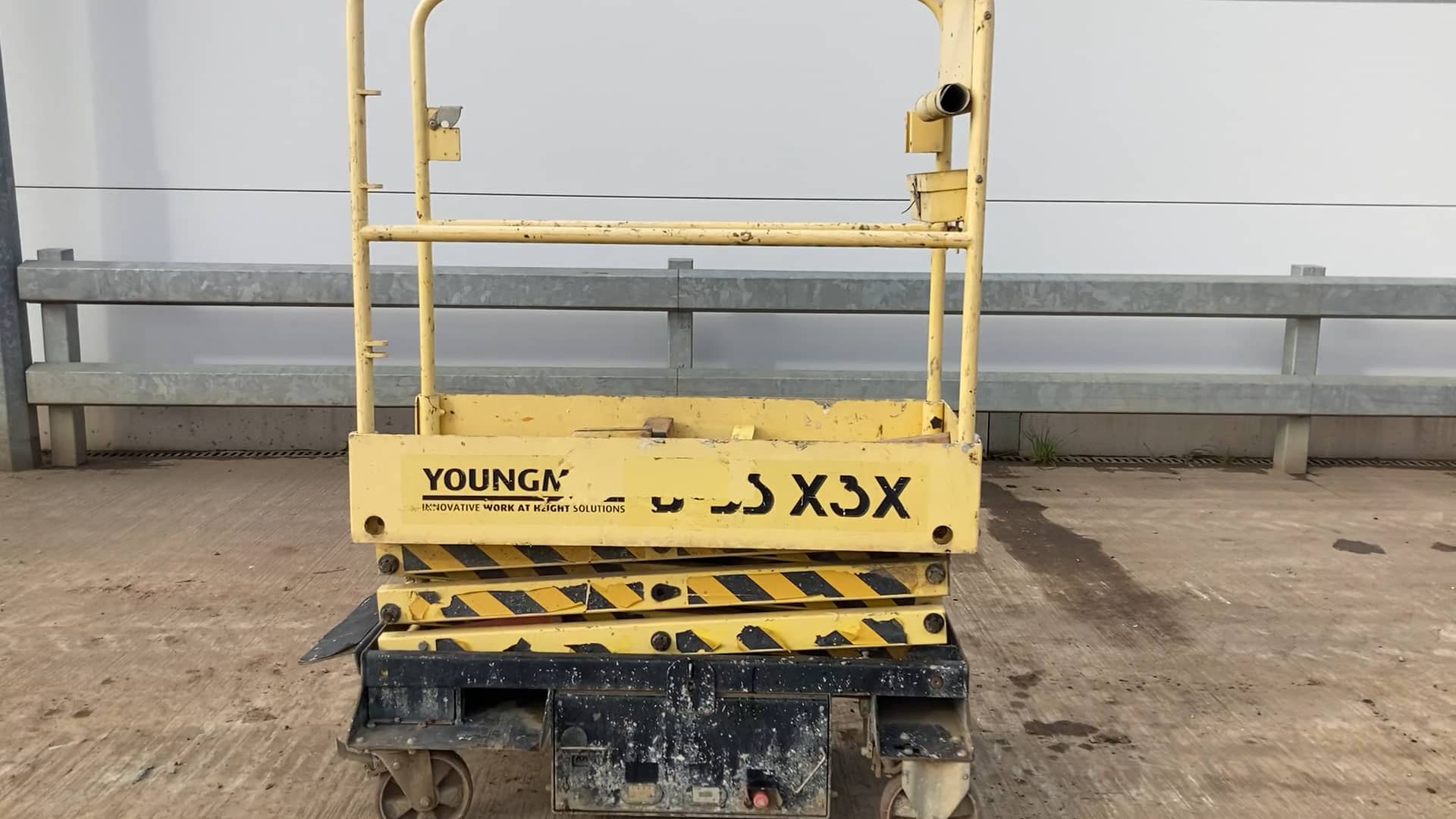 Boss X3X Wheeled Scissor Lift Access Platform - Leeds September 22 on Vimeo