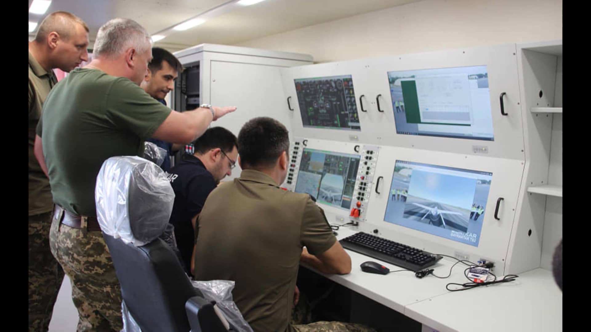 Ukrainian Bayraktar TB2 drone control station destroyed by Russian Lancet kamikaze drone on Vimeo