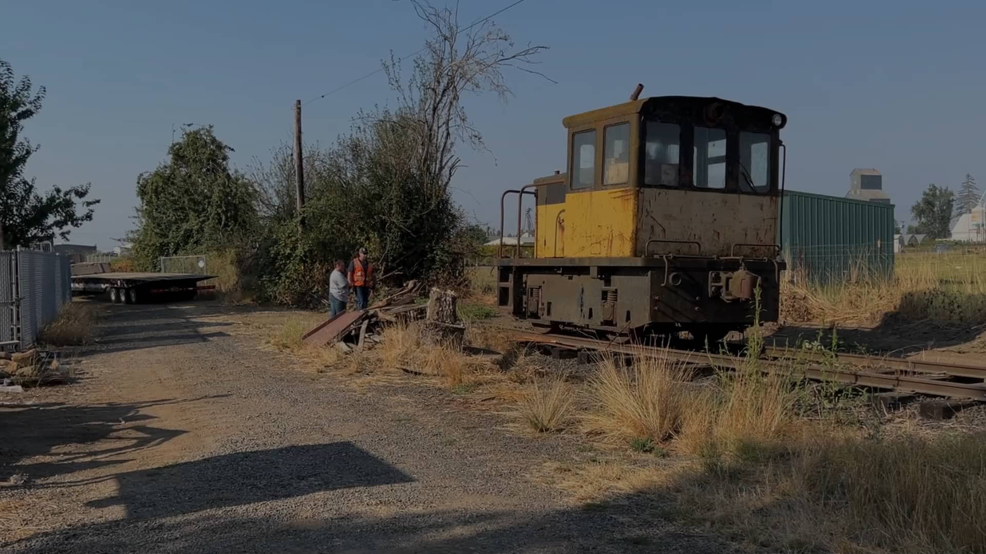 Loading the Ex-Salmon Bay Steel GE 25-Ton Switcher on Vimeo