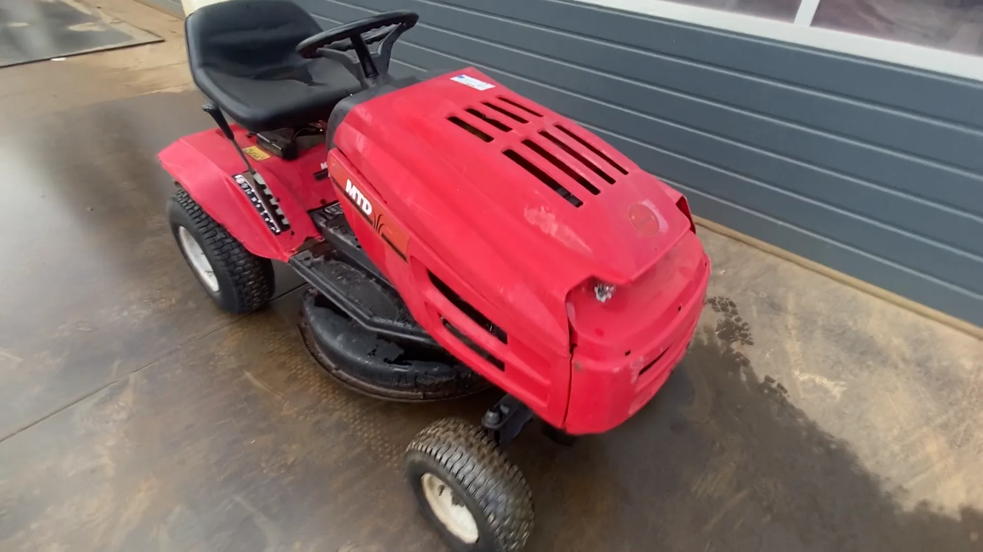 MTD J126 Petrol Ride on Lawnmower - Leeds September 22 on Vimeo