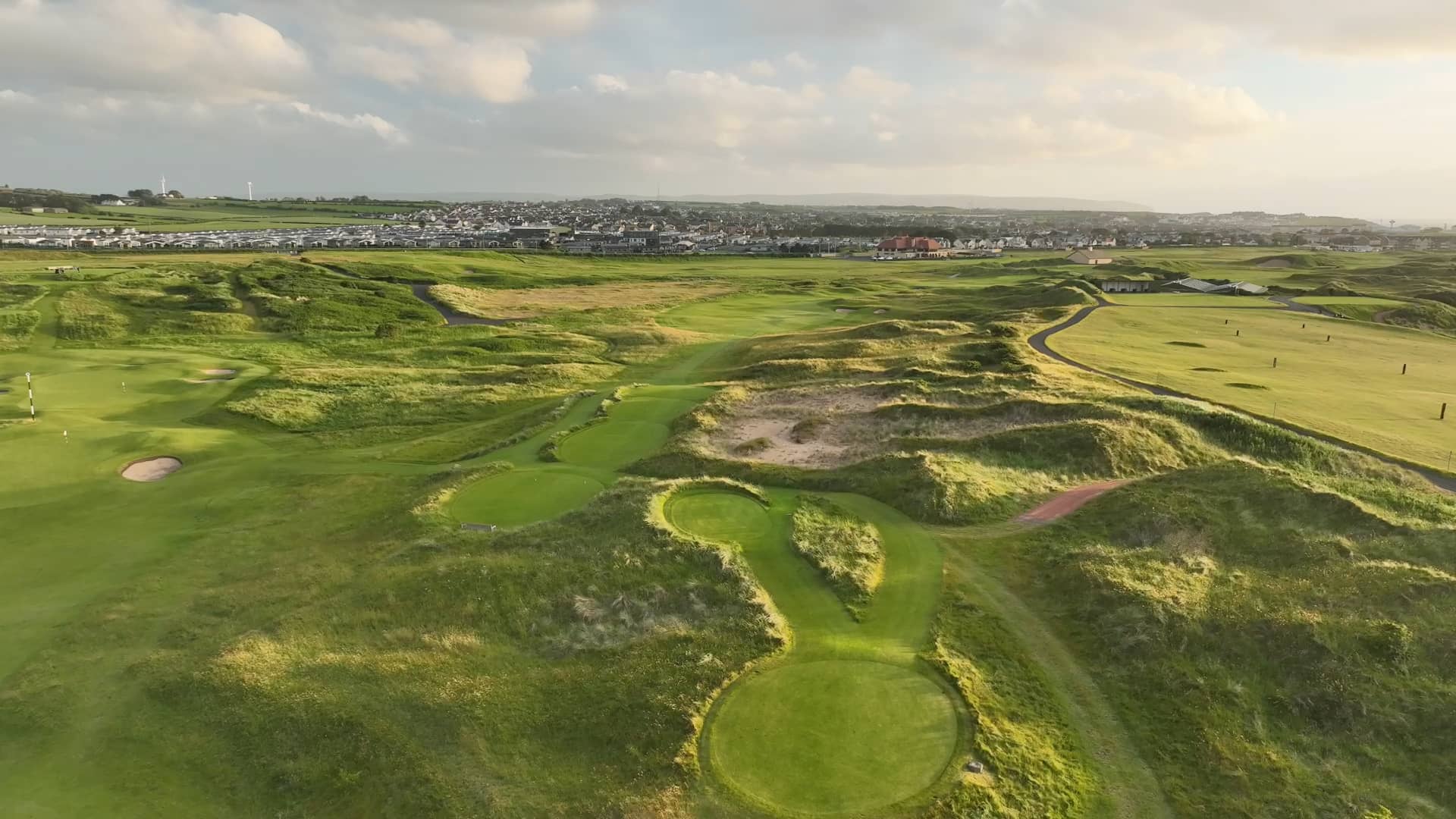 Royal Portrush - Hole 18 - Babington’s (Dunluce Links) on Vimeo