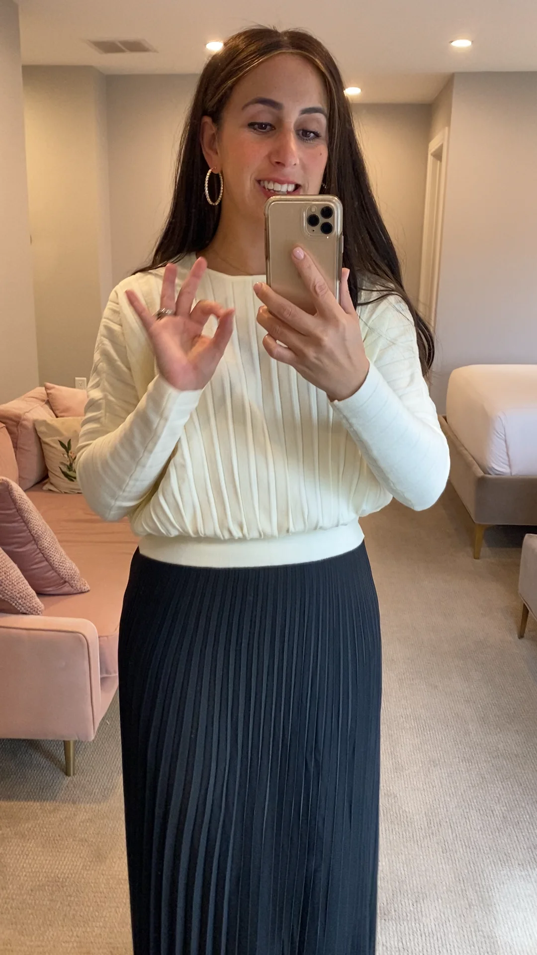 Pashmina Ivory Mumu Sweater TryOn on Vimeo