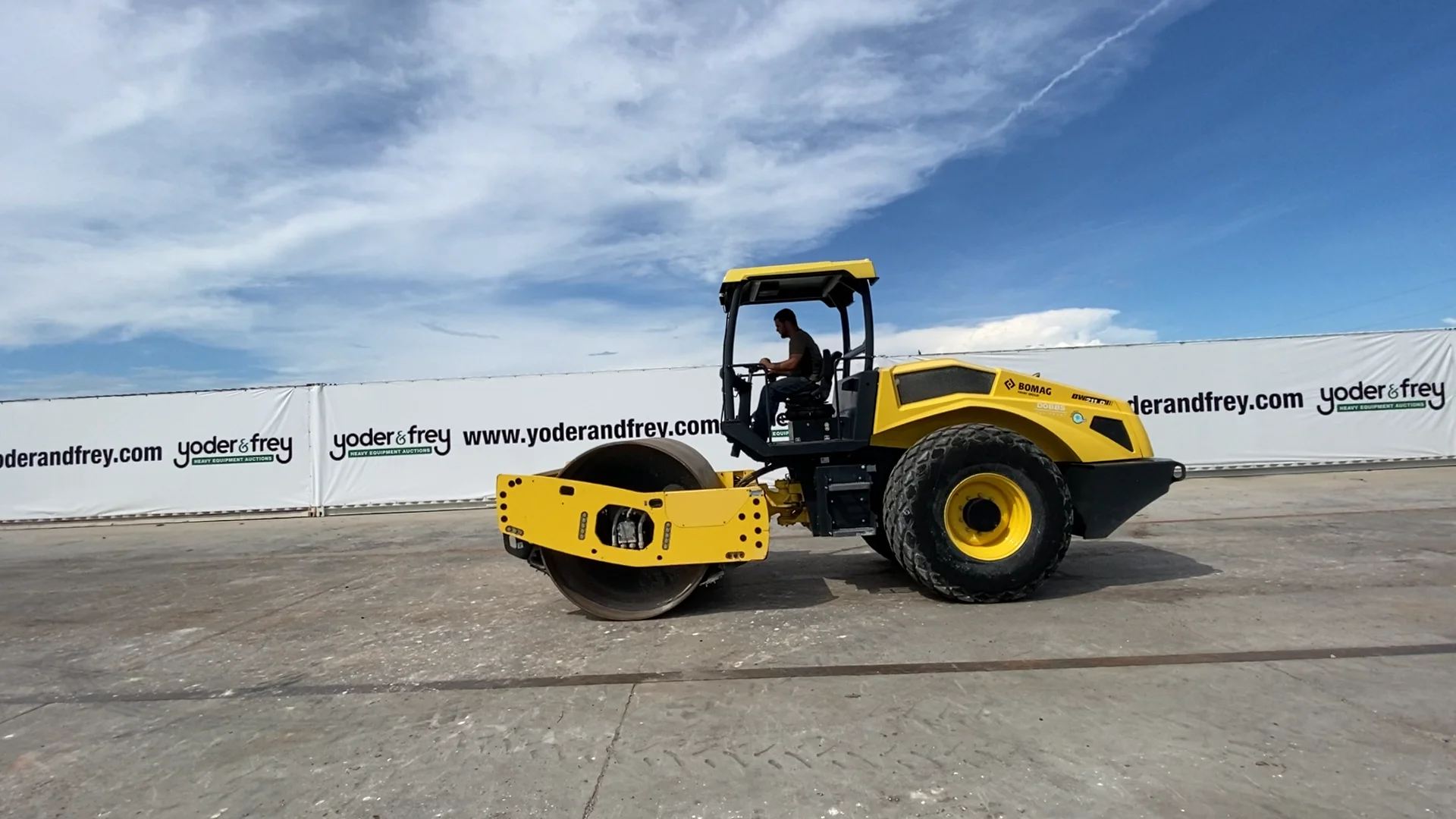 Bomag BW211D-5 Single Drum Vibrating Roller - Y&F - Florida Nov 22 on Vimeo