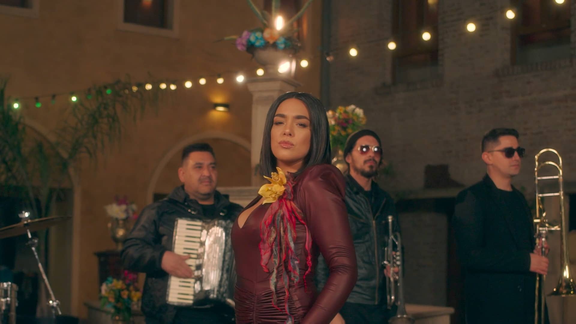 Angela Leiva - No Me Obligues (Videoclip Oficial) on Vimeo