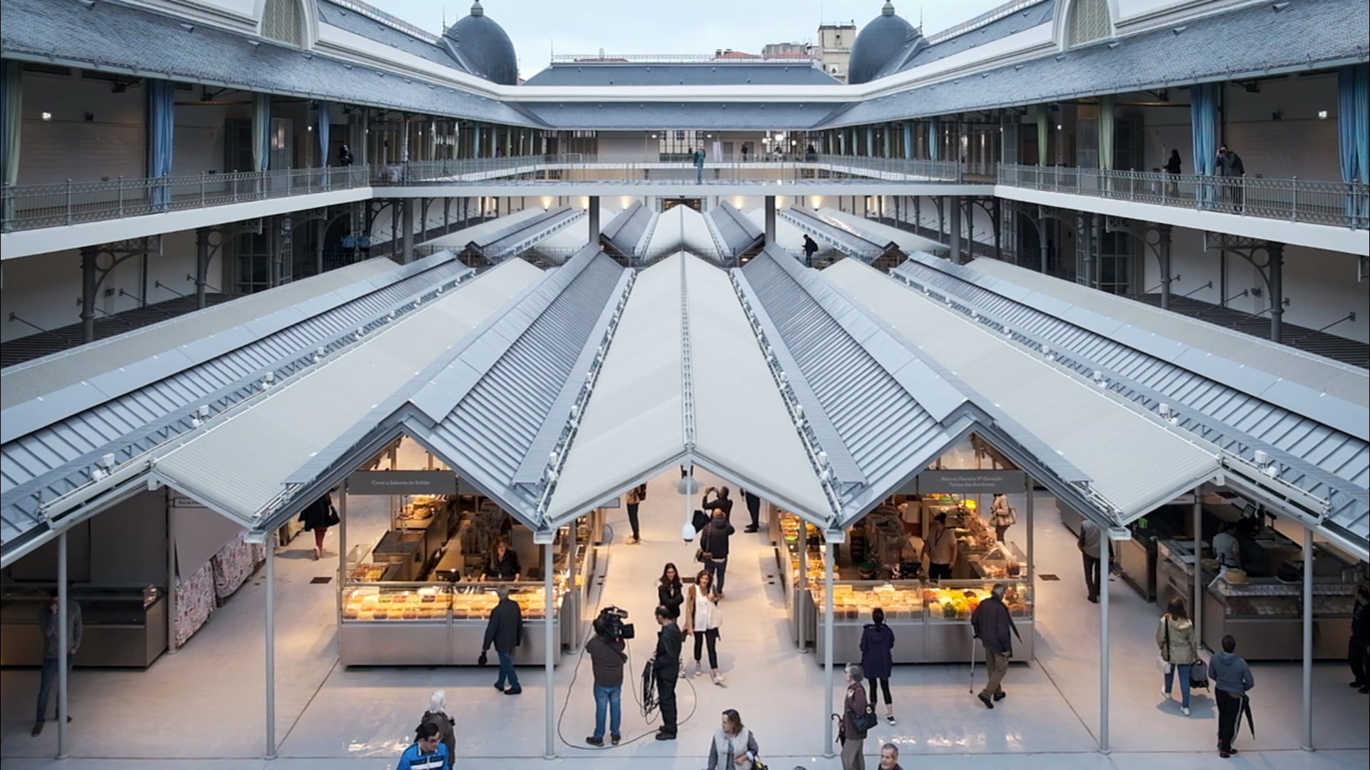 Bolhão reabriu: “Agora é tempo de a cidade apoiar” o mercado | Vídeo ...