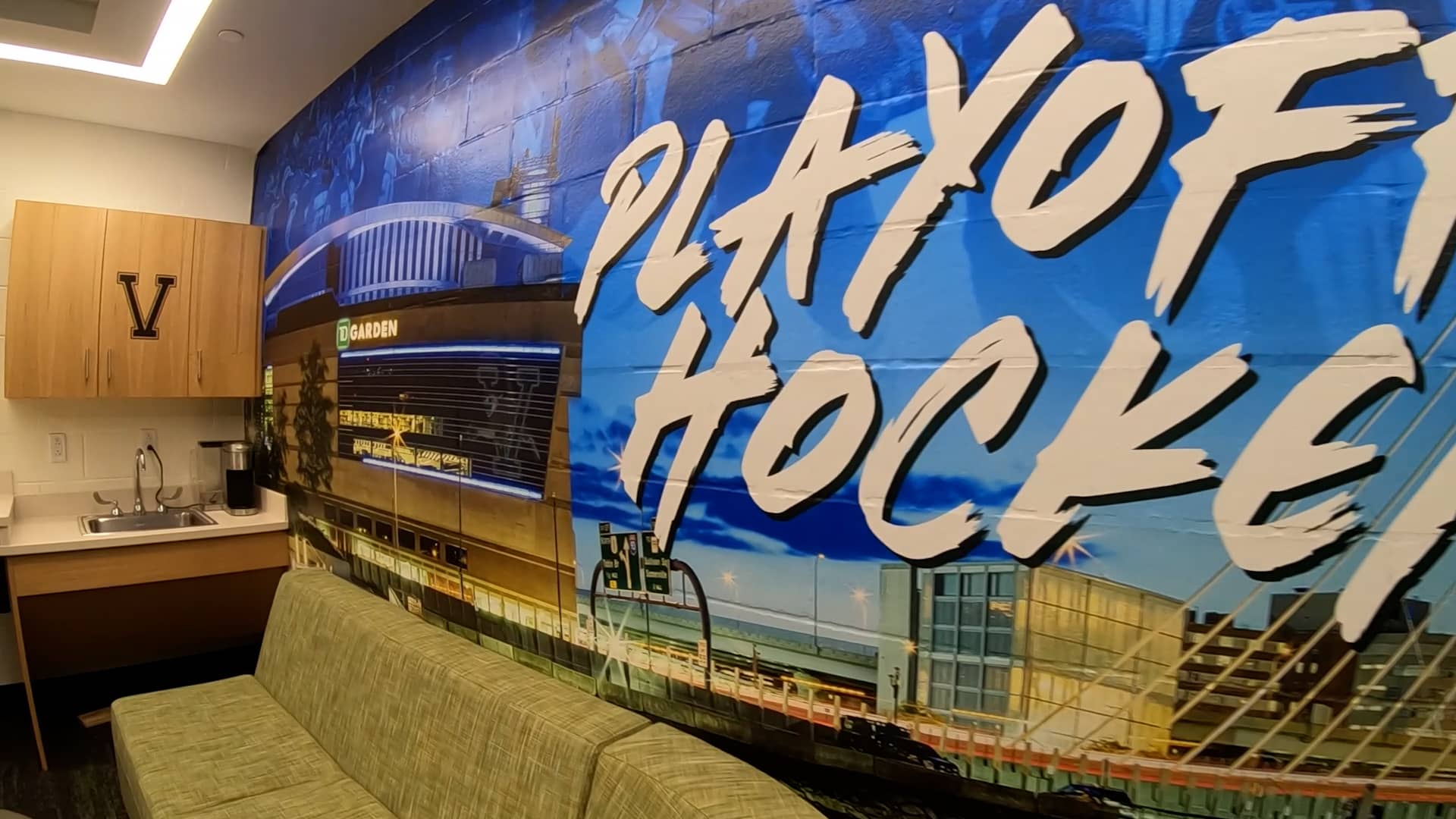 Martin St. Louis Locker Room Tour on Vimeo