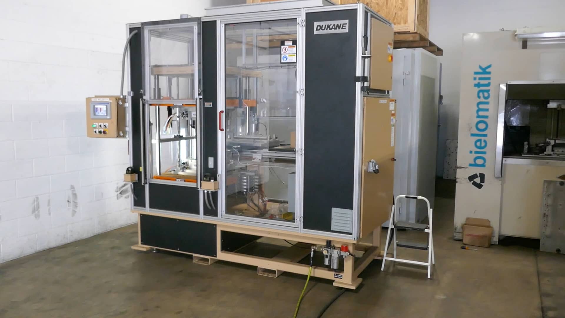 Dukane 24x24x24 servo hot plate welder (US198013) powered 2022-9-15 ...