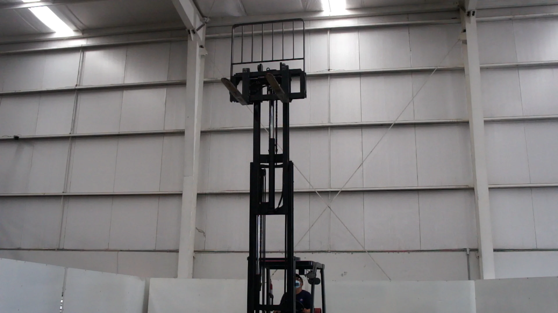 Los Montacargas ID-1929 MONTACARGAS HOMBRE SENTADO 5000 LB CLARK GAS LP ...