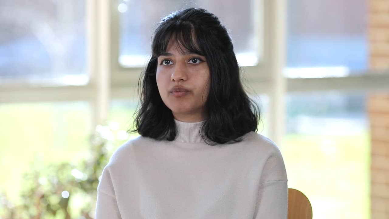 Saira, Alessandro and Ann Marie talk about making notes during lectures ...