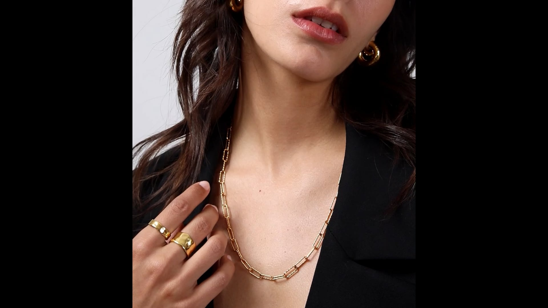 Alta Textured Medium Chain Necklace Adjustable 56cm/ 22' in Alta Textured Medium Chain Necklace Adjustable 56cm/ 22' in