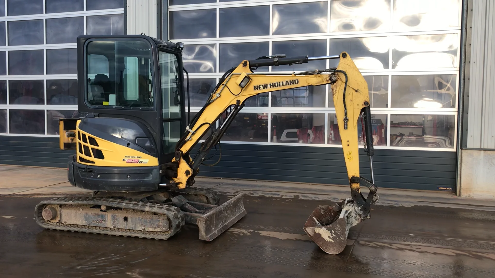 New Holland E29B SR - Leeds October 22 on Vimeo