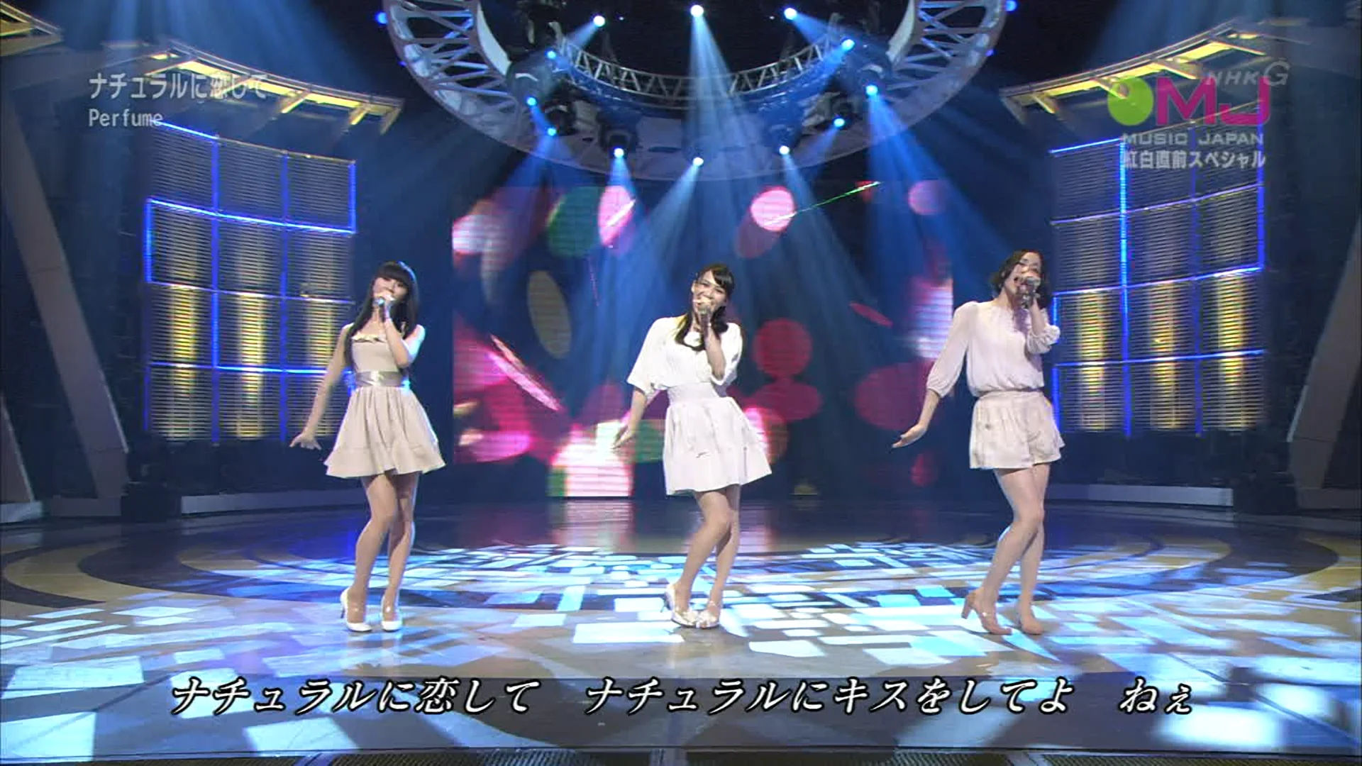 Perfume - Natural ni Koishite & Nee (MUSIC JAPAN 2010.12.26)
