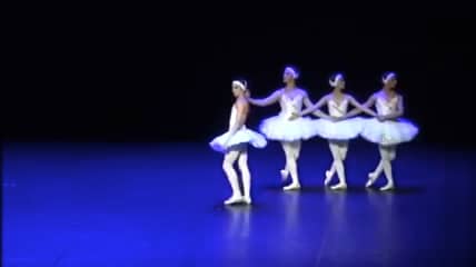 The Four Swans by Itzik Galili - Dortmund Ballet on Vimeo