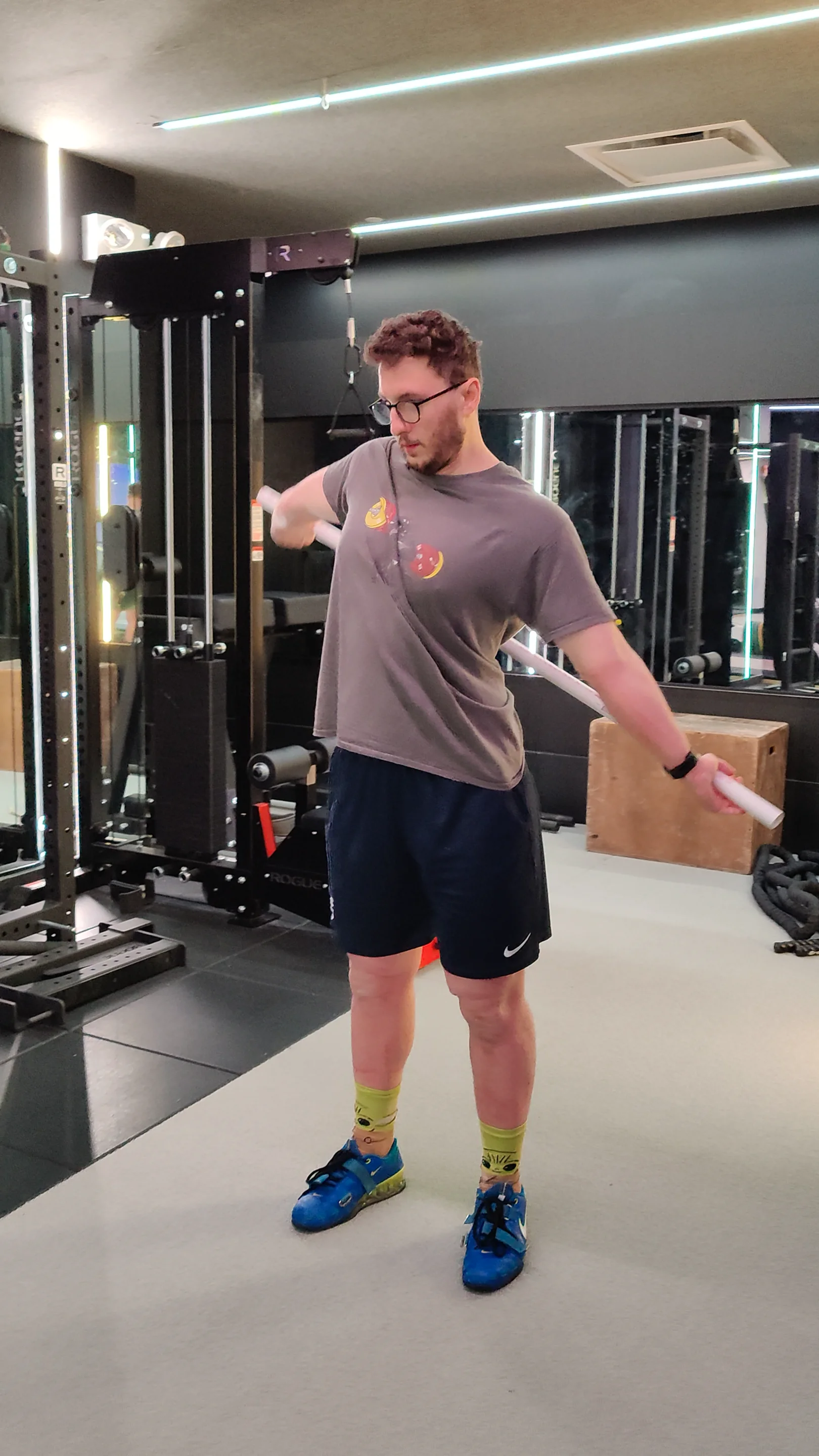 Shoulder Windmills on Vimeo