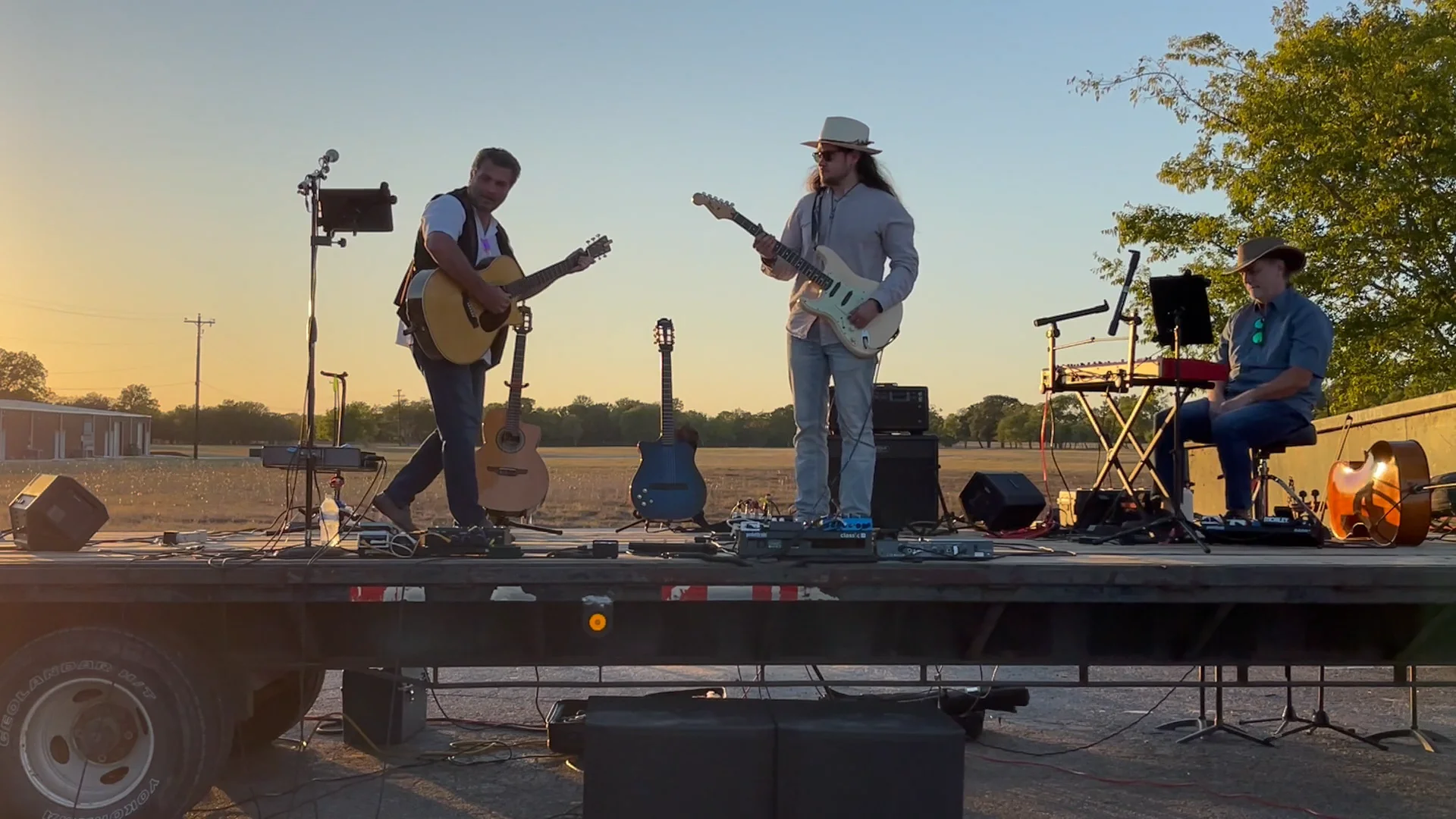 TBL Live 2022-10-01 BE5thQSet2 05 Run Devil Run on Vimeo