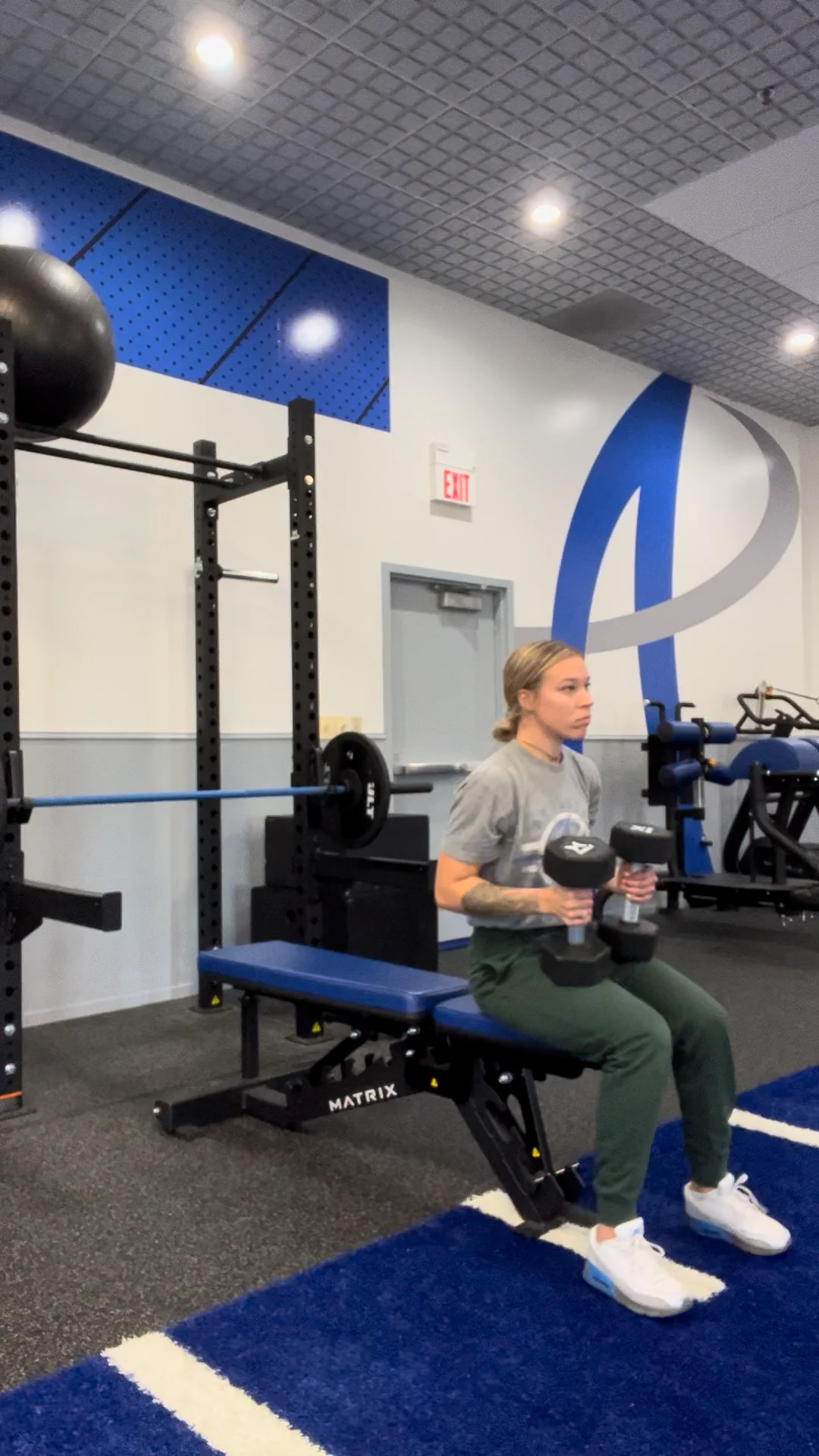 Flat DB Alt. Bench Press on Vimeo
