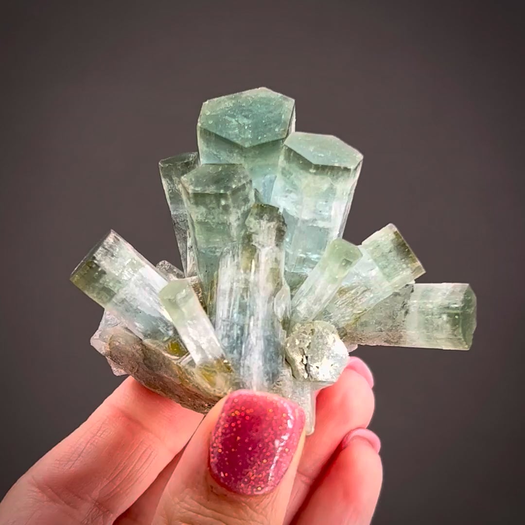 V22-1433 - Bicolor Beryl - www.iRocks.com on Vimeo