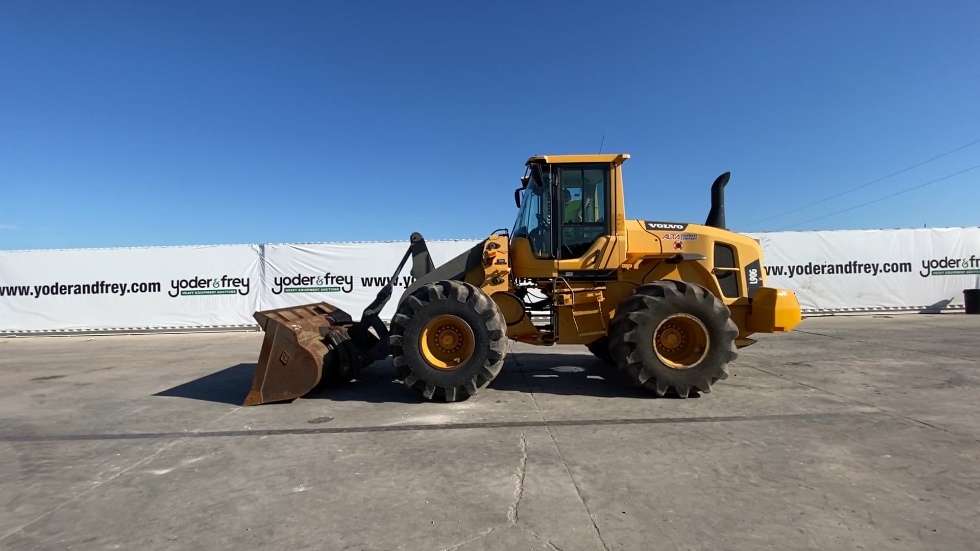 Yoder & Frey - Volvo L90G Wheeled Loader - Y&F - Florida Nov 22 on Vimeo