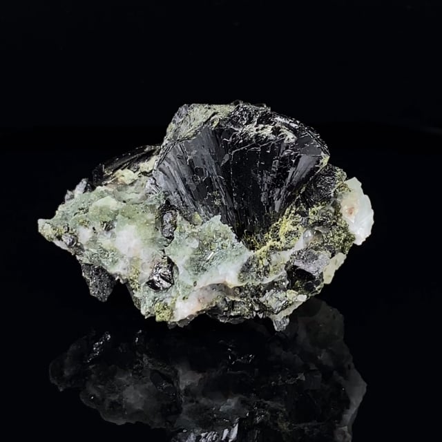 Epidote (''fan''-shaped crystals) | Zard Mtn, Ras Koh Mountains, Kharan ...