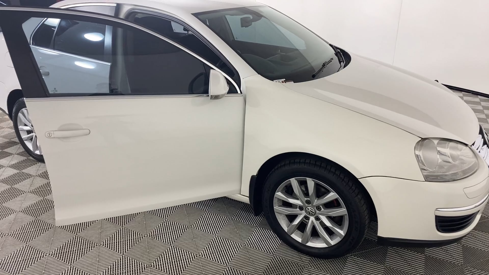 2011 Volkswagen Jetta 5 1.6 TDI Comfortline on Vimeo